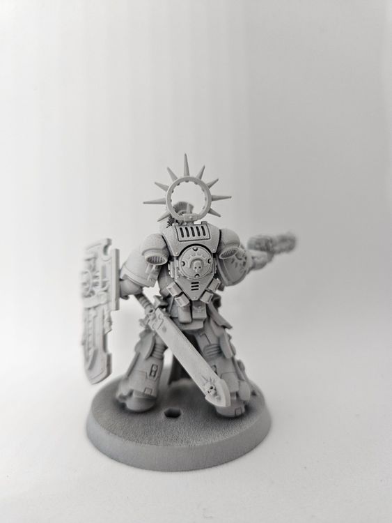 Warhammer 40k Space Marines Lieutenant with Storm Shield | Kaufen auf ...