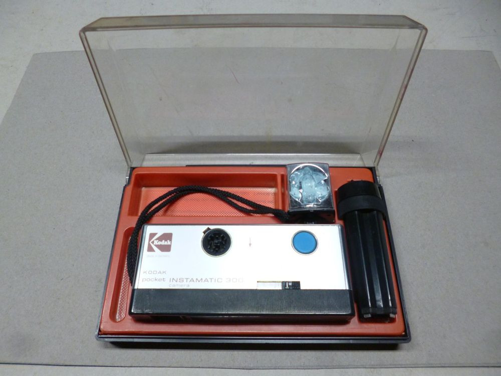 Kodak Instamatic 300 Fotoapparat aus dem Jahr 1976 (Defekt) in ...