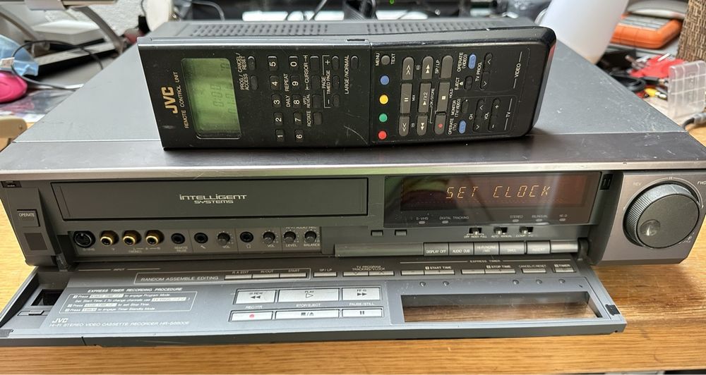Videorecorder magnétoscope Super VHS JVC HR-S6800E (Defekt) in Olivone für CHF 21 – mit ...