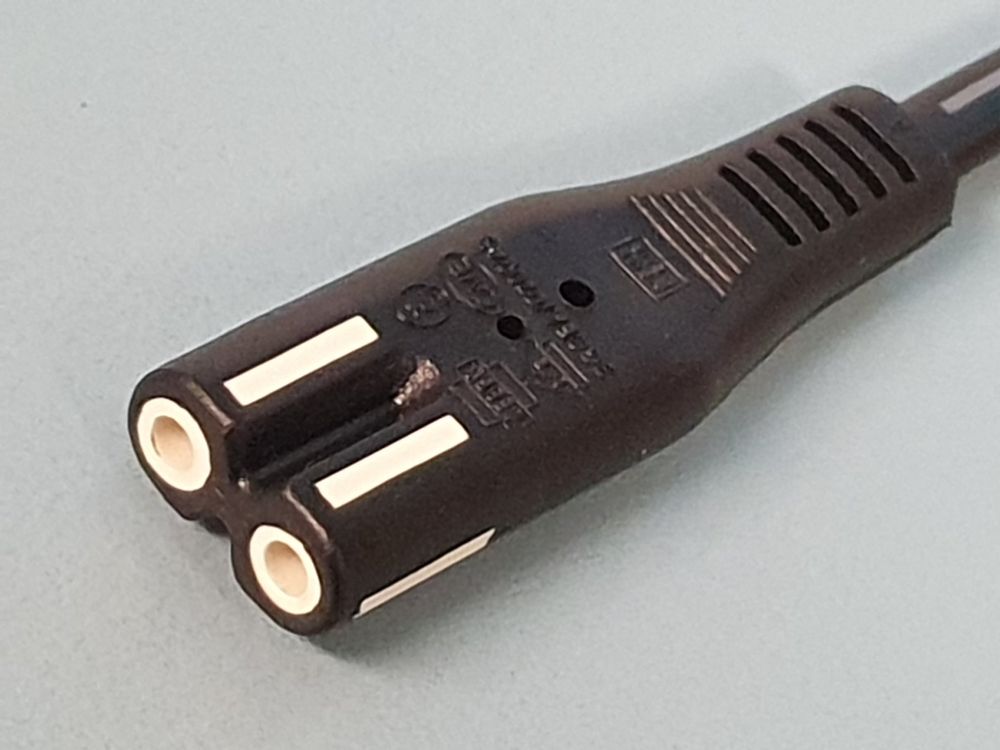 Netzkabel mit UK Stecker Typ G auf C7 Buchse, 2 Stück - NEU! | Kaufen ...