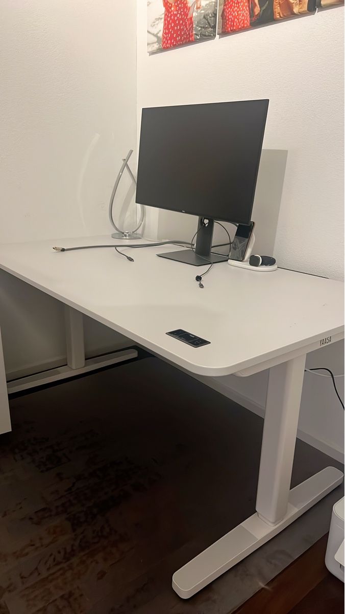 Yaasa Desk - White - desk top ok, defect motor (Defekt) in Zürich für ...