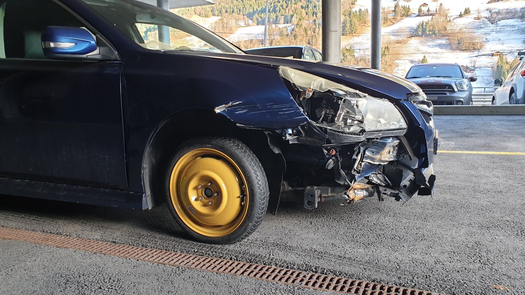 Subaru Legacy 2.0i Swiss Edition - MFK 07.2025 - Unfall (Defekt) in Val ...