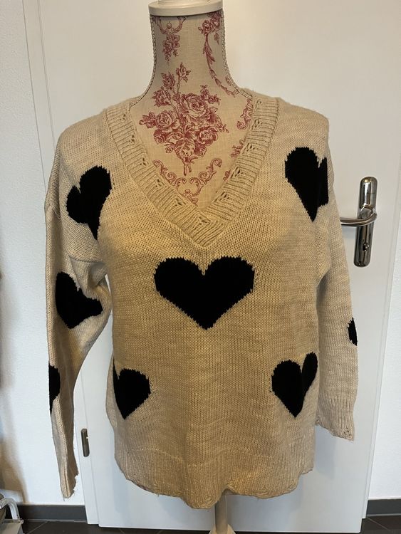 beiger Pullover mit Herzen im used-Look neu (Neu (gemäss Beschreibung ...