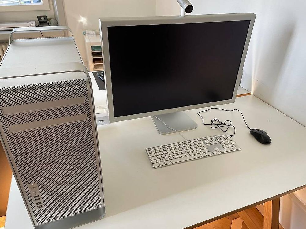 Mac Pro (2009) Cinema Display 30 und iSight Camera (Gebraucht) in ...