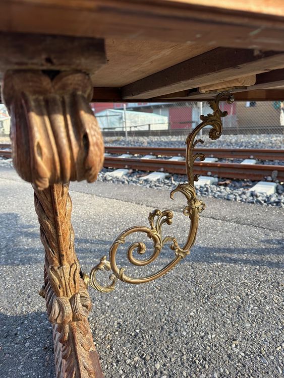 Einzigartiger Tisch, mit Schnitzereien, ganz speziell (Gebraucht) in ...