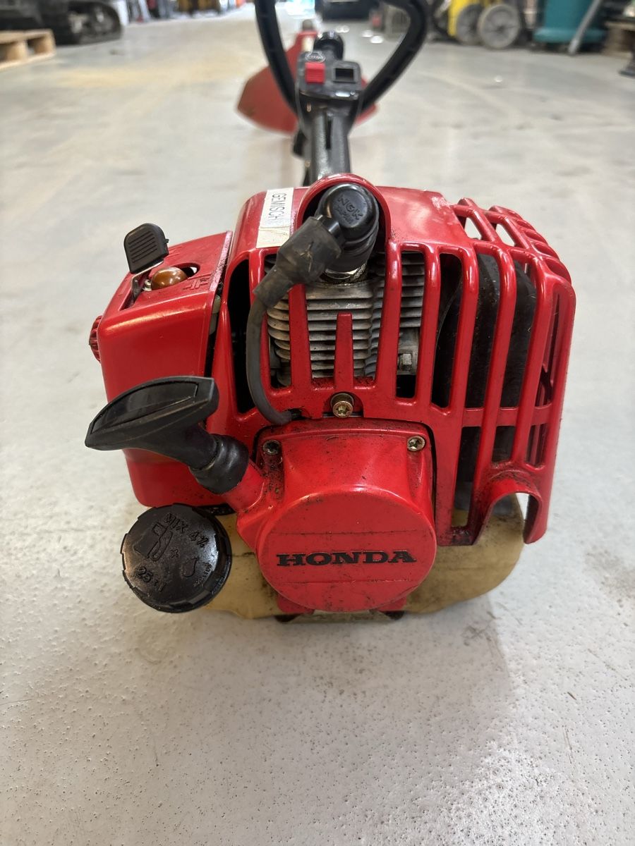 Honda UMT 24 Benzin Rasentrimmer / Motorsense (Gebraucht) in ...