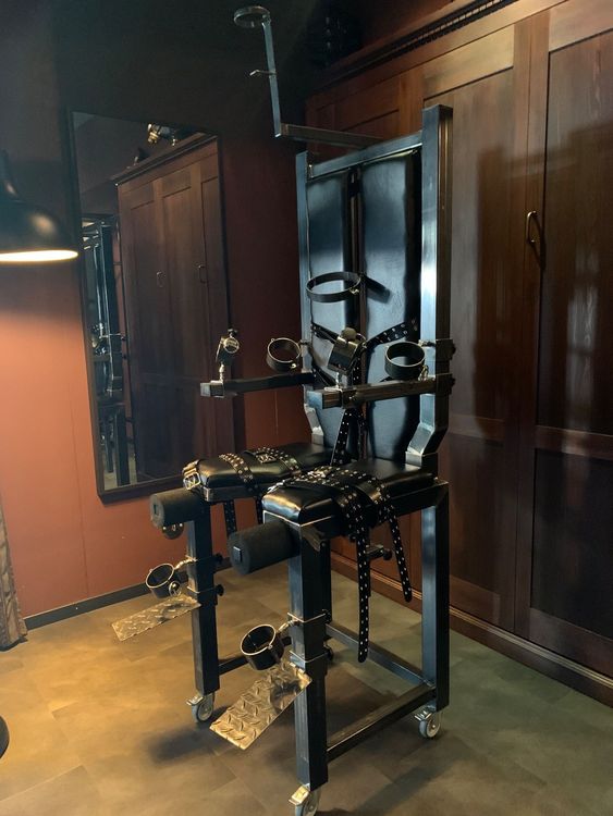 Massiver Fesselstuhl Ultra Chair aus Stahl (Gebraucht) in Zürich für ...