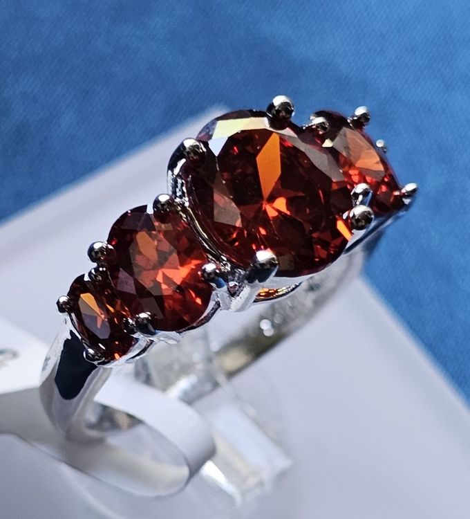 Hochwertiger Ring mit rotem Zirkonia 925 versilbert, Gr. 8 (Neu (gemäss ...