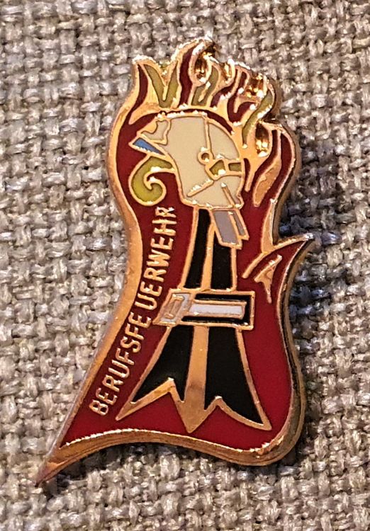 L641B - Pin Basel Basler Berufs Feuerwehr Baslerstab Feuer (Gebraucht) in Reinach BL für CHF 2 ...