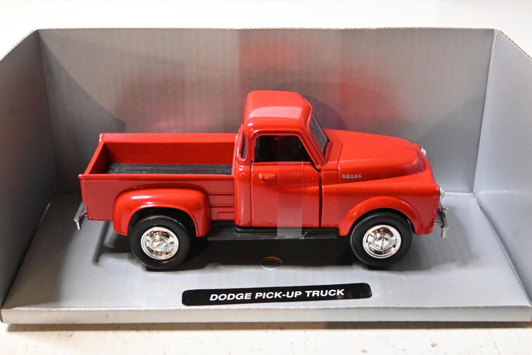Dodge Pick-up Truck, rot, neuwertig im Originalkarton. 1.32 (Neu und ...
