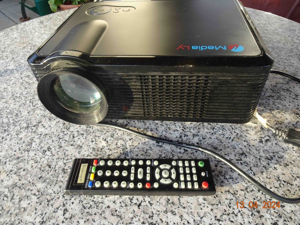 Beamer Media Ly | Kaufen auf Ricardo