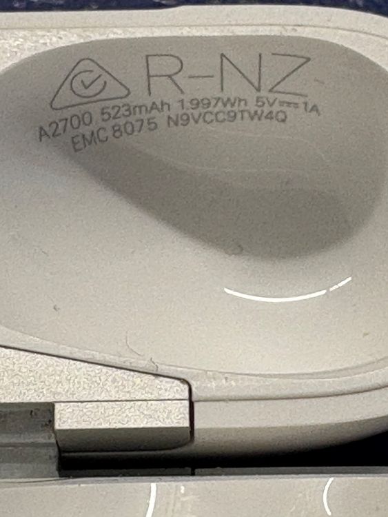 Apple AirPods Pro 2 charging case (A2700). (Gebraucht) in Lausanne für ...