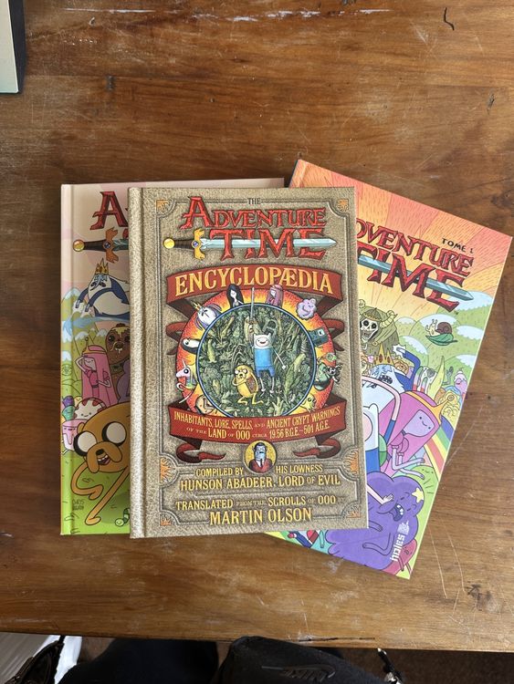 Livres Adventure Time + Encyclopédie (Neu (gemäss Beschreibung)) in Ste ...
