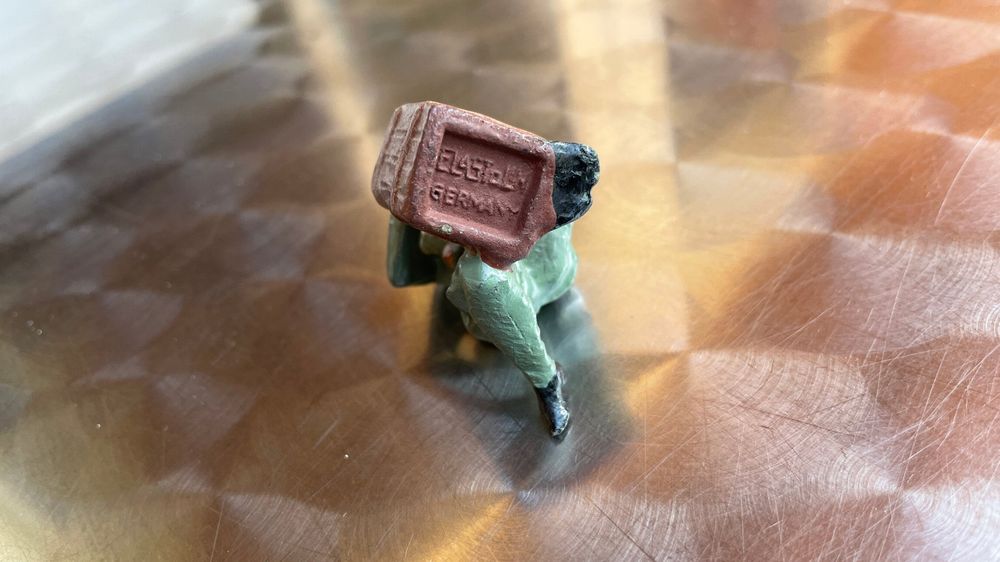 Schweiz Armee - Soldat Karte lesen - Elastolin Figur | Kaufen auf Ricardo