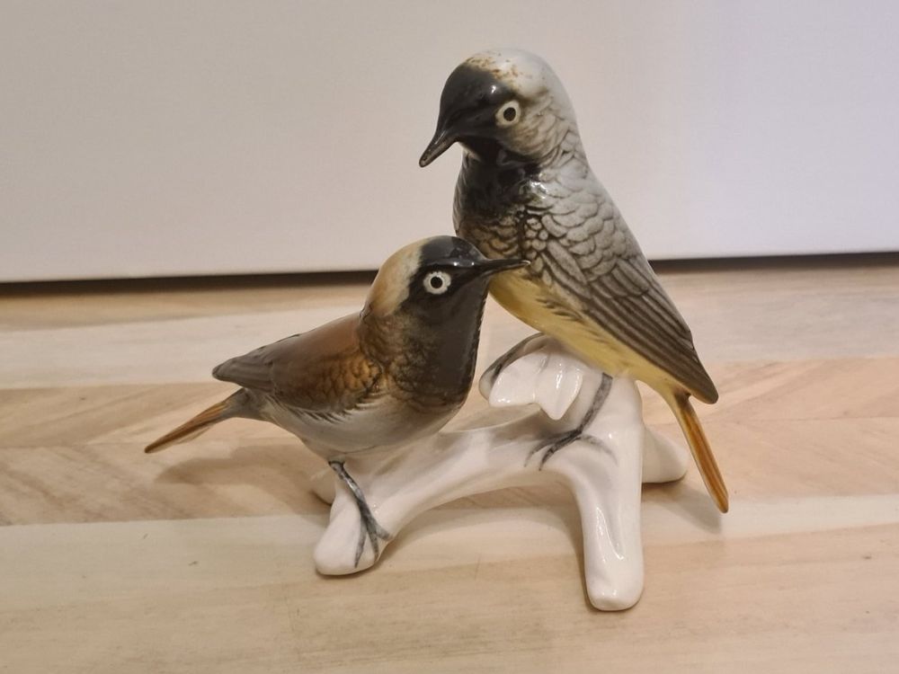 Porzellan Vogelpaar Vogel auf Ast mit Stempel (Gebraucht) in Lyss für CHF 31 – nur Abholung auf ...