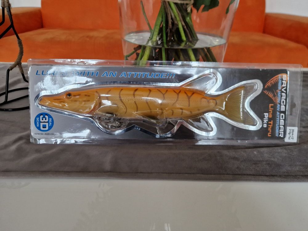 Montierte Gummifisch Savage Gear 3D Line Thru Pike 30cm 210g (Neu und originalverpackt) in ...