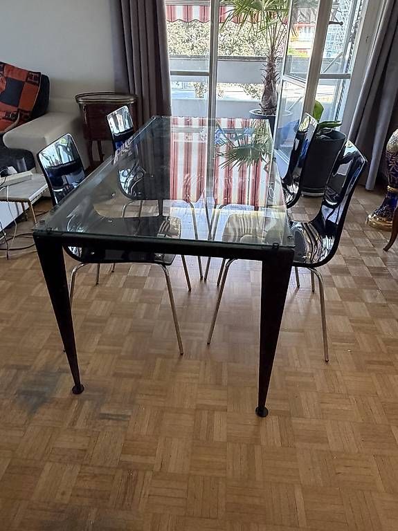 1 table à manger en verre design + 4 chaises (Gebraucht) in St-Sulpice ...