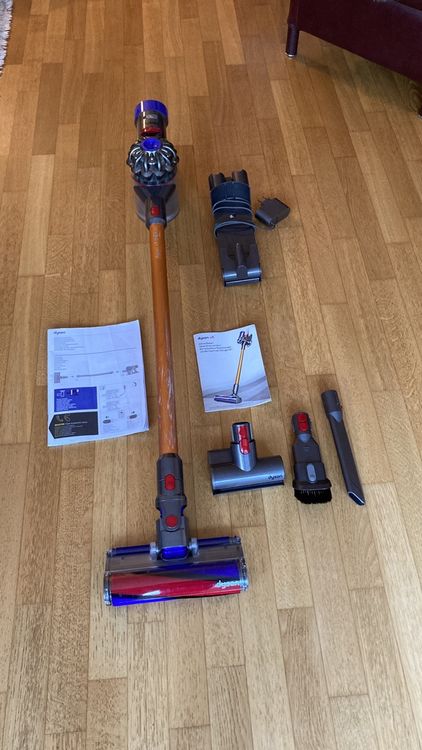 Dyson v 8 absolute, kabelloser Staubsauger mit Zubehör | Kaufen auf Ricardo