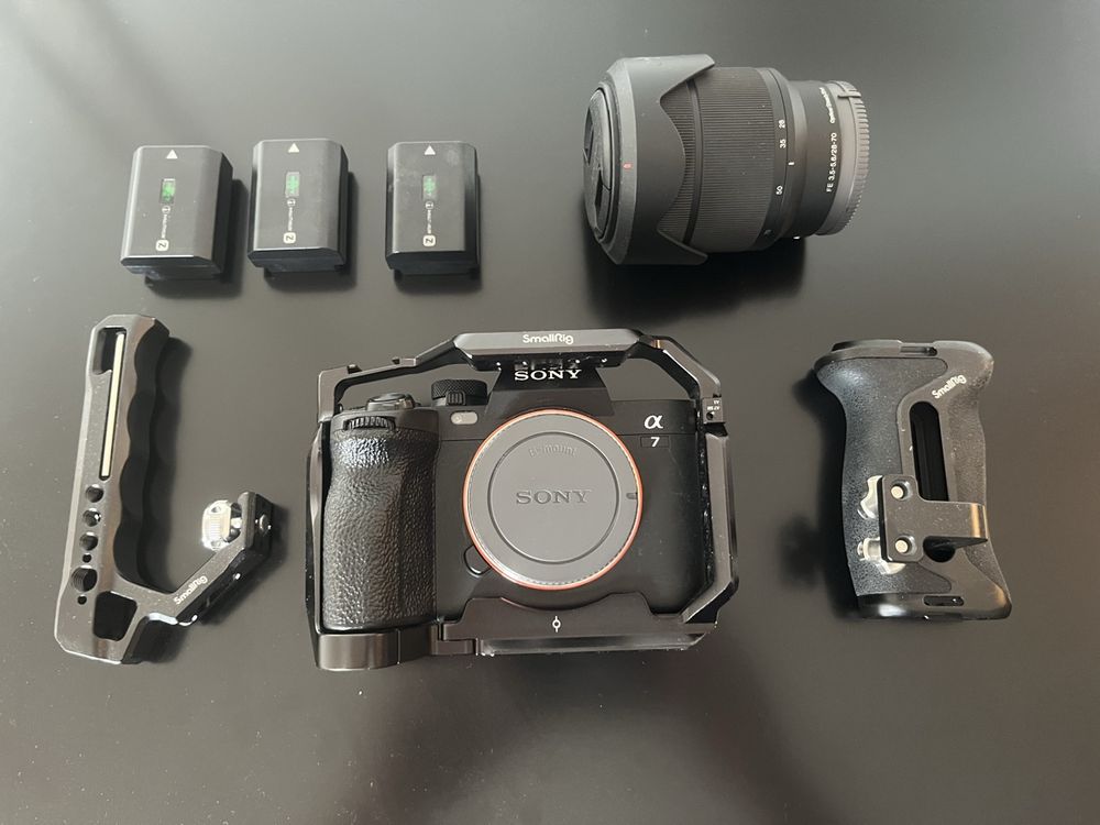 Sony Alpha 7 Camera Bundle - Lens, Batteries , & More! (Gebraucht) in ...