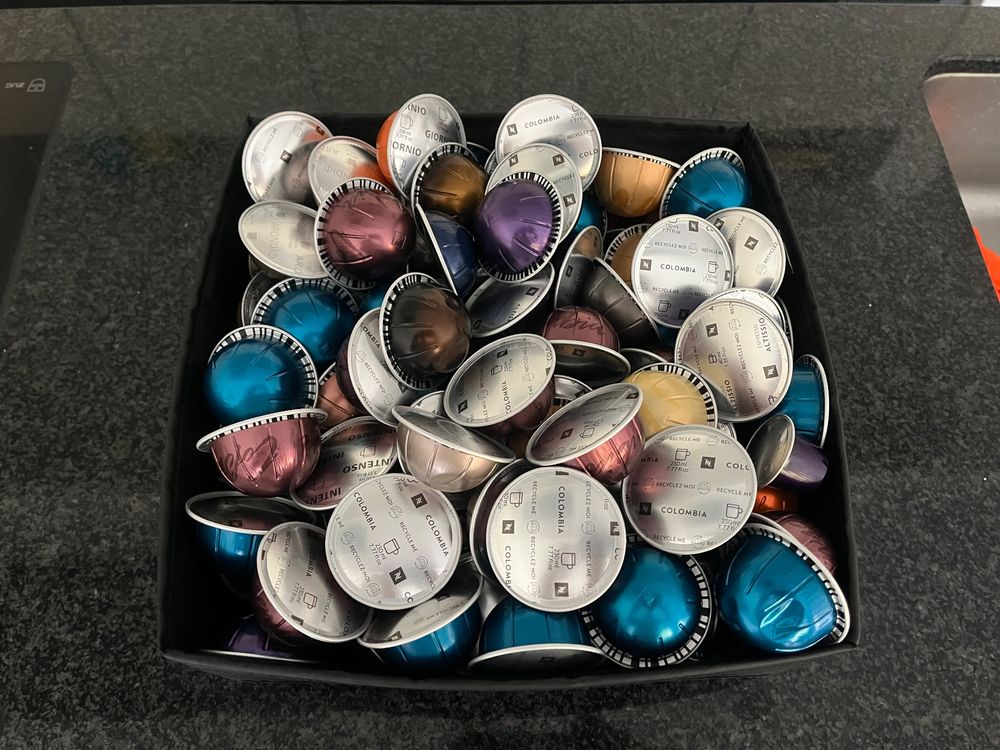 Nespresso VERTUO PLUS inkl. ca 180 Stk Kaffekapseln (Gebraucht) in ...