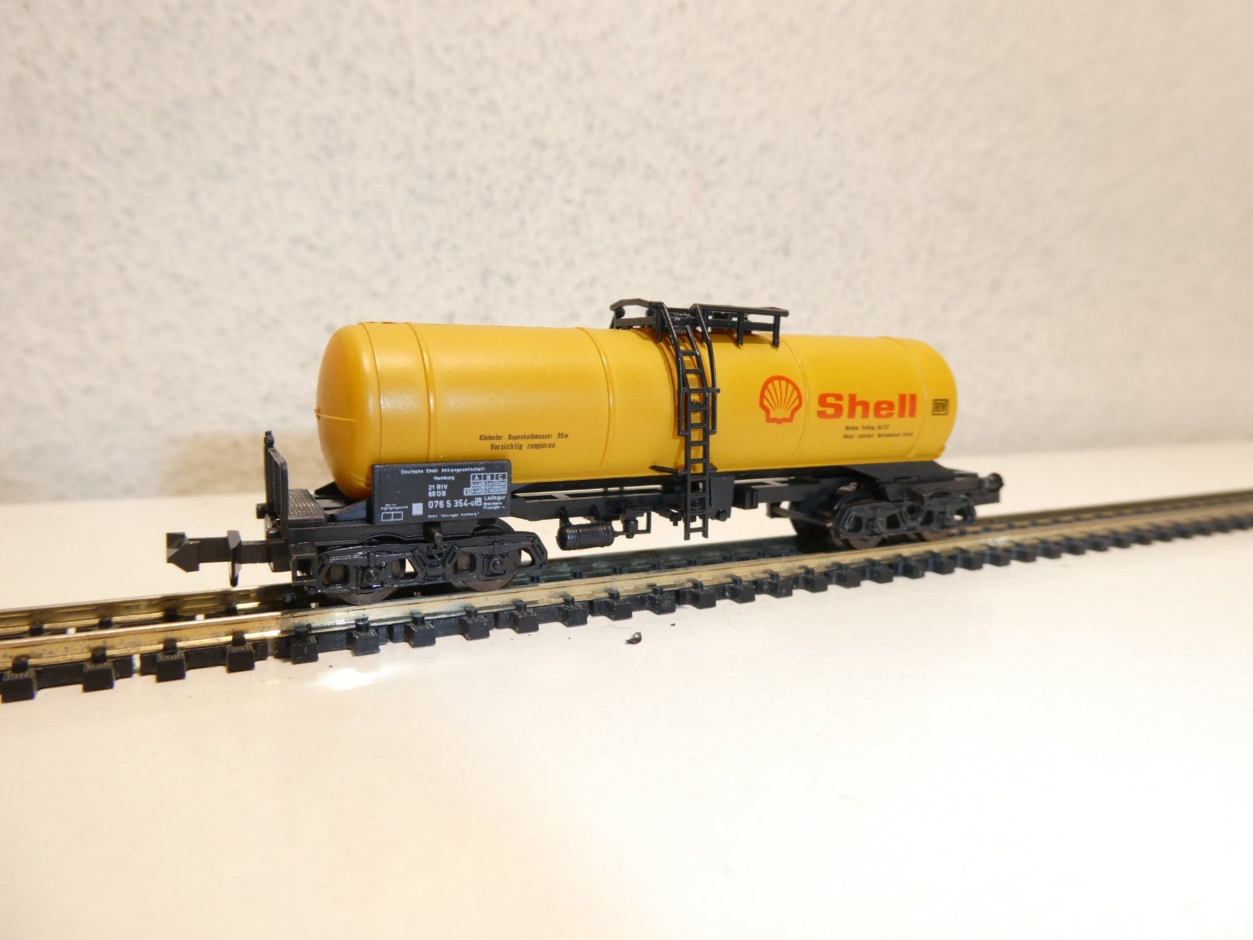 Roco Güterwagen Kesselwagen Shell Spur N (14) (Gebraucht) in Luzern für ...