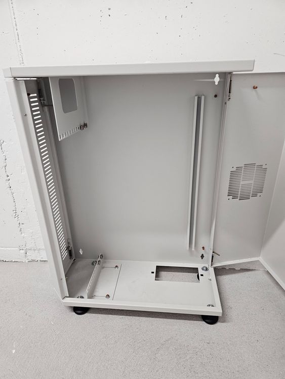 Rack für Technik und Server, Router und Switches usw. (Gebraucht) in ...