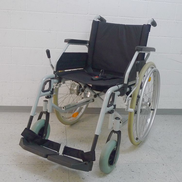 Rollstuhl Bischoff & Bischoff, SB 47 cm, nur CHF 179 (Gebraucht) in Lengnau für CHF 179 – mit ...