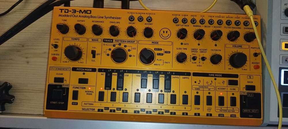 Behringer TD-3-MO Modded Out (Neu (gemäss Beschreibung)) in Zürich für ...