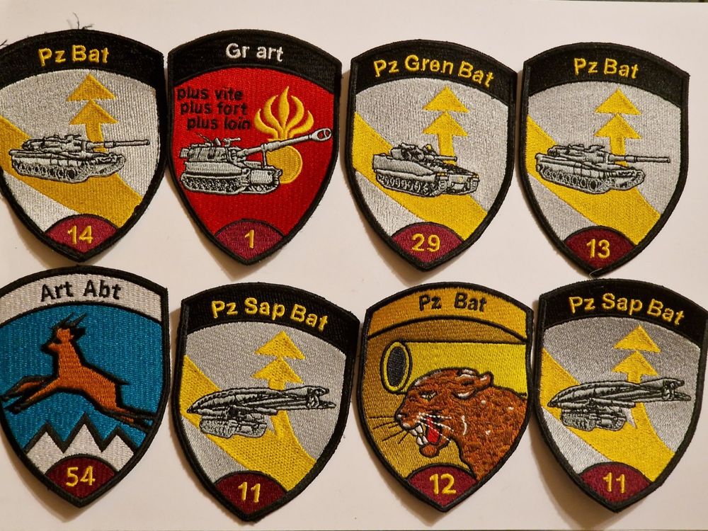 8 Badge Artillerie und Panzer Violett | Kaufen auf Ricardo
