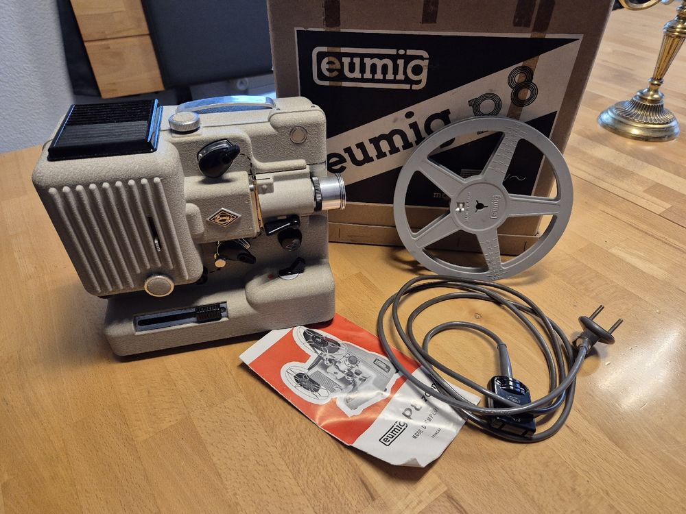 Vintage Eumig P8 Projektor im Gehäuse - erfordert elektrisch (Gebraucht) in Vilters für CHF 50 ...