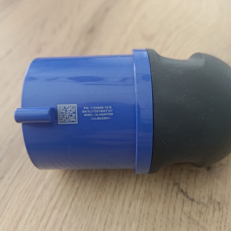 Tesla 32A Adapter Blau Gen 2 UMC (Neu (gemäss Beschreibung)) in ...