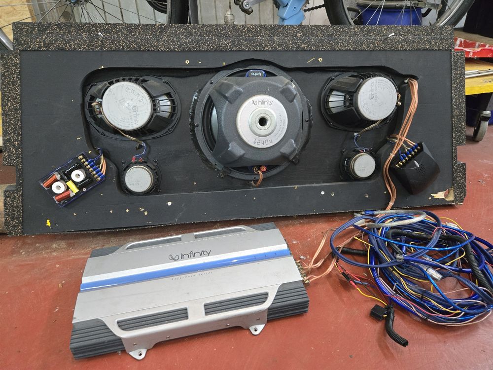 Infinity Sound System / Anlage + Subwoofer 1240W (Gebraucht) in Buckten ...
