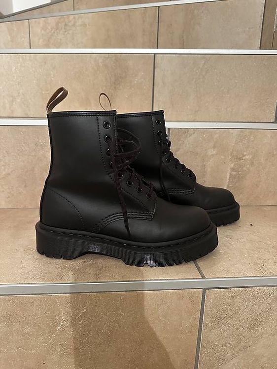 Dr Martens T 38 neuves (Gebraucht) in Léchelles für CHF 150 – mit Lieferung auf Ricardo kaufen