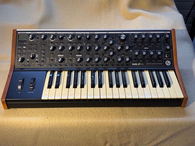 Synthesizer MOOG Sub 37 (Gebraucht) in Gersau für CHF 770 – nur ...