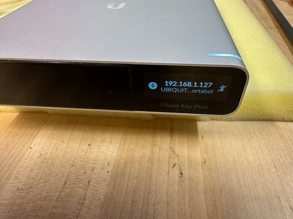 Ubiquiti UniFi Cloud Key Plus Gen 2 (1 Ports) (Neu (gemäss Beschreibung ...