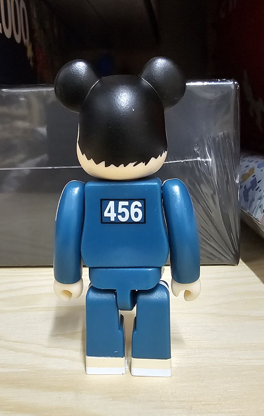 Bearbrick Series 44 Secret 100% Player 456 - Squid Game (Neu (gemäss ...