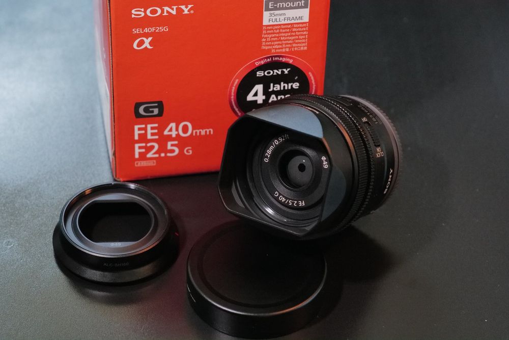 Sony FE 40mm F2.5 G mit OVP, zus.Sonnenblende und Garantie | Kaufen auf Ricardo