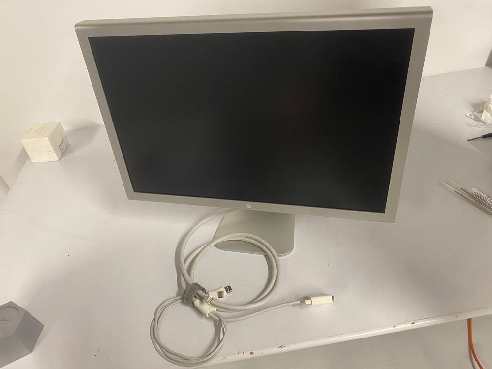 Apple Cinema HD Display ( 2005) (Gebraucht) in Hölstein für CHF 5 – mit ...