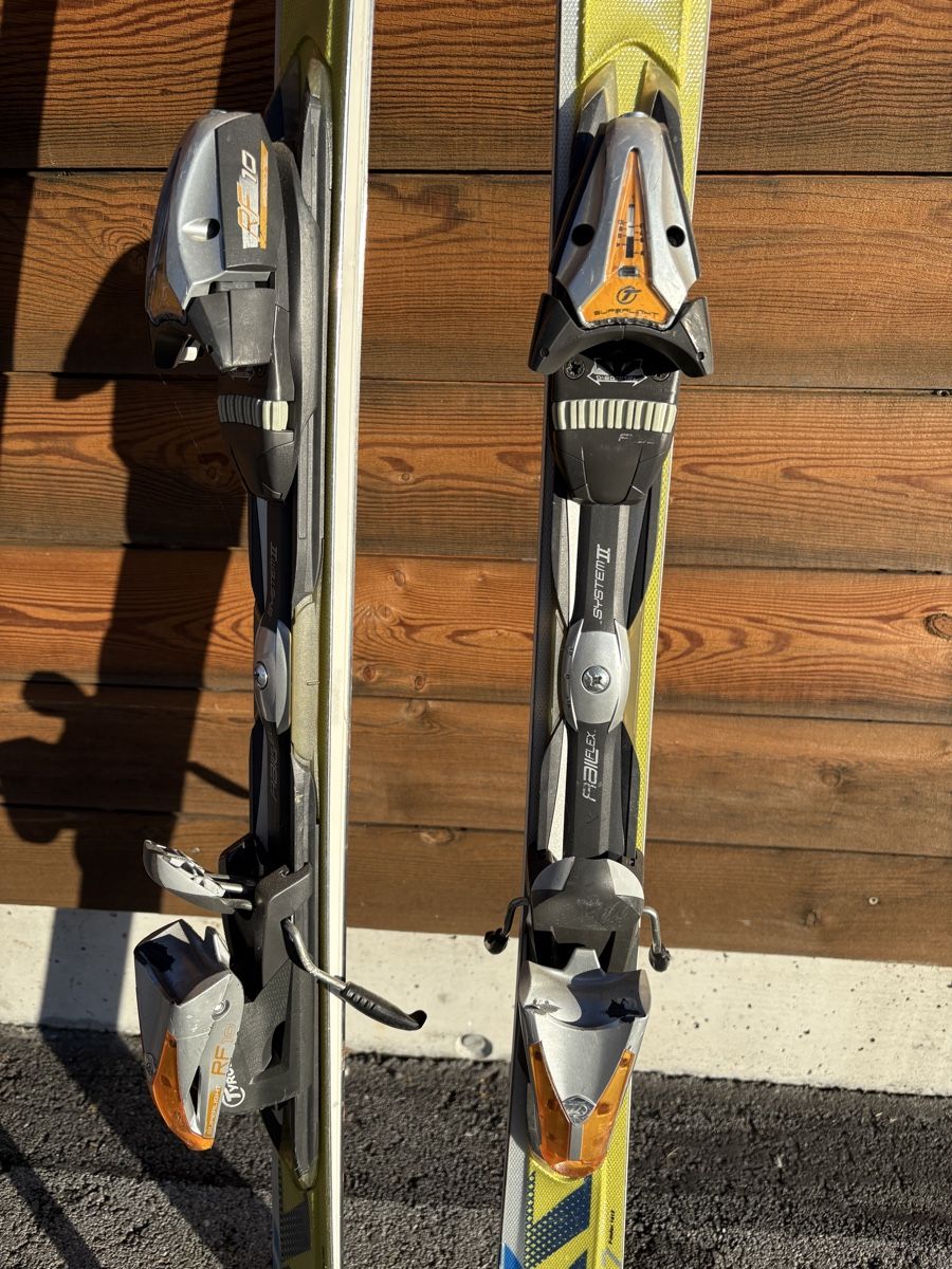 Head Ski V-Shape V2, gebraucht (Gebraucht) in Zernez für CHF 10 – mit ...