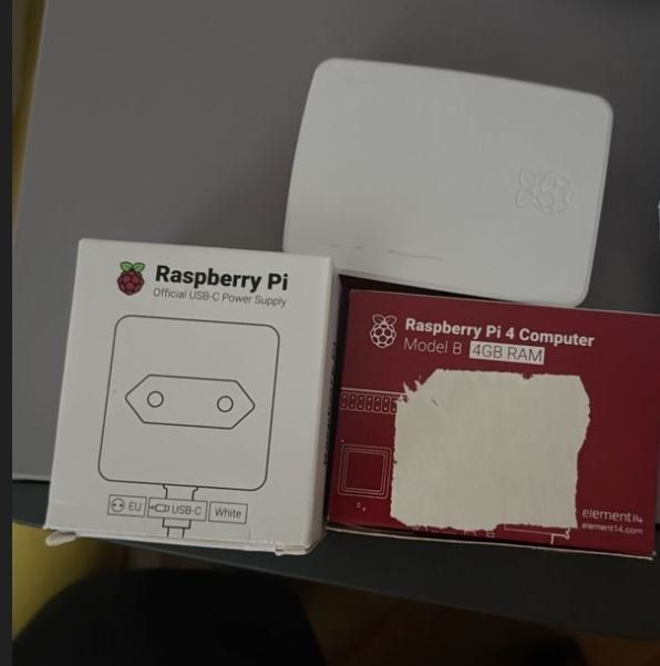 Raspberry Pi4 model B 4Gb charger, case, display cable (Gebraucht) in ...