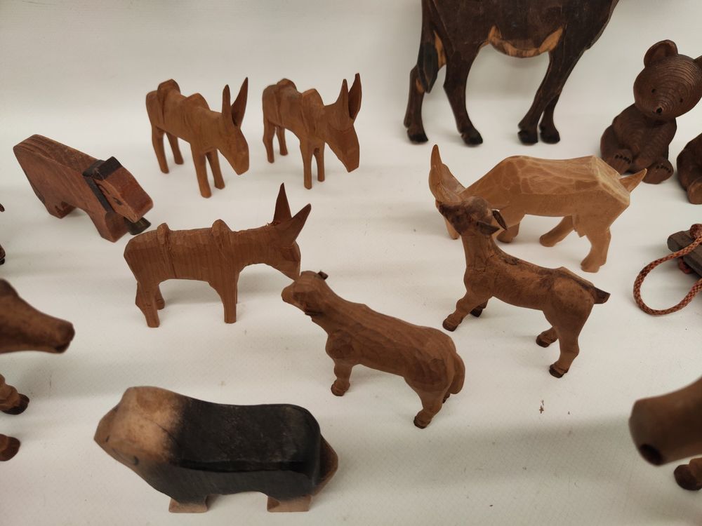 Antike Holz Tier Figuren Ziege Ente Bär Ross Hund Schaff (Gebraucht) in ...