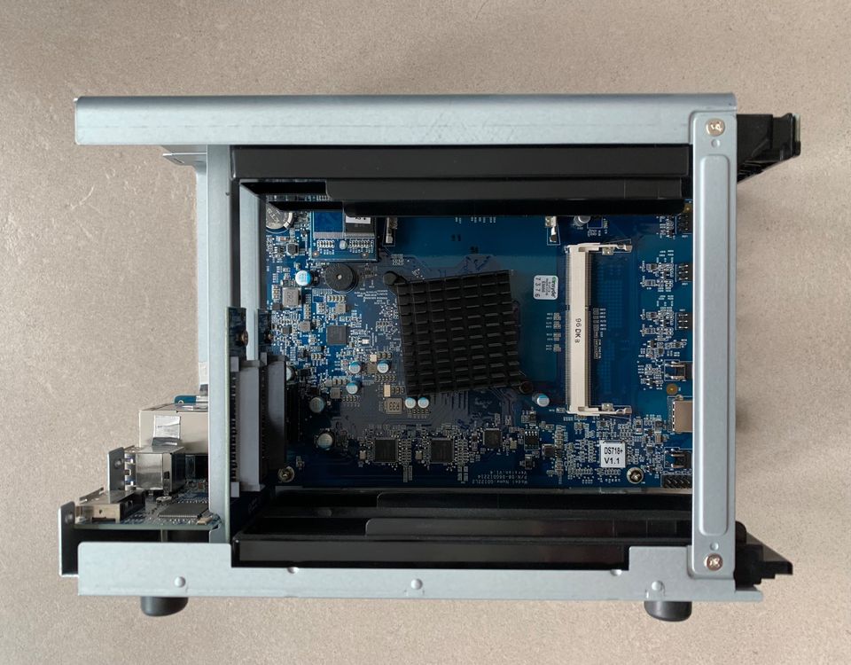 NAS Synology DS718+ & 2x 4TB (Gebraucht) in La Tour-de-Peilz für CHF ...