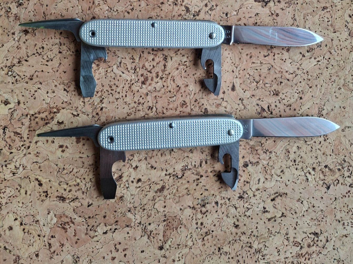 Victorinox 83 + 84 Swiss Militärmesser (Gebraucht) in Charrat für CHF ...