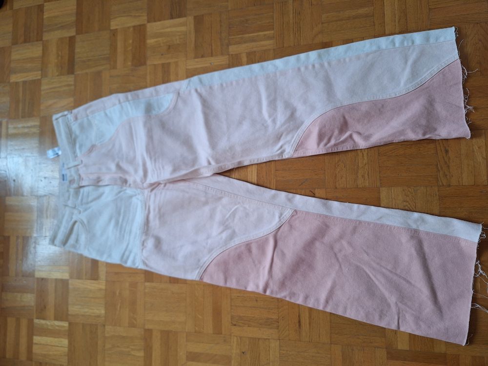 Jeans rose Bershka t. 38 90's Wide (Gebraucht) in Onex für CHF 8 – mit ...