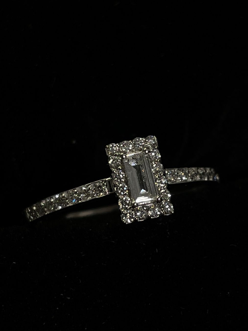 Weissgold Ring mit Baguette Diamant 0.11ct und Brillanten (Neu (gemäss ...