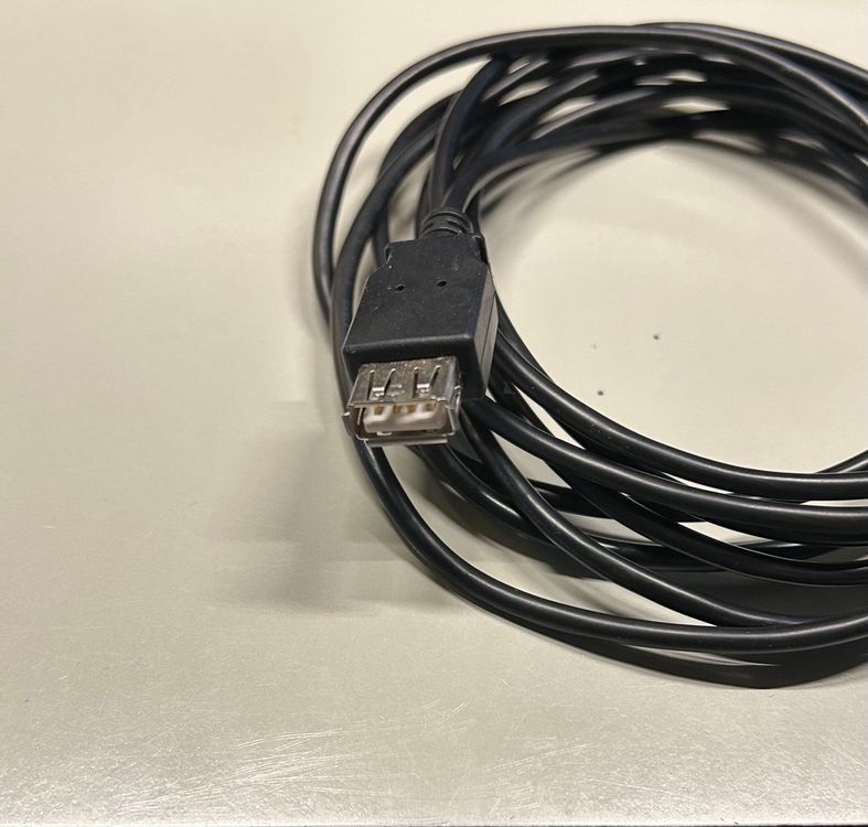 Cavo USB (Universal Serial Bus) di tipo A / 3 m (Usato) a Giubiasco per ...