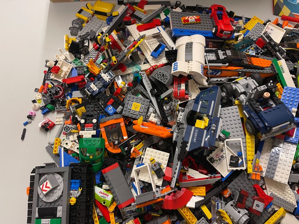 LEGO rund 10kg Legos inkl. viele Figuren | Kaufen auf Ricardo