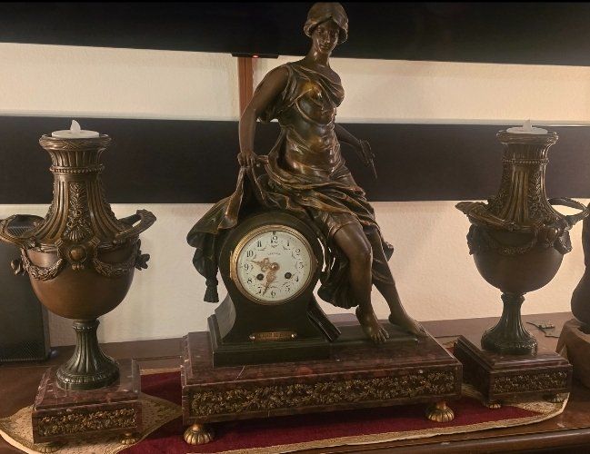 Grosse Antike Kaminuhr mit 2 Vasen und Skulptur (Gebraucht) in Langendorf für CHF 599 – nur ...