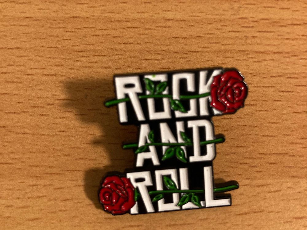 Rock n’ Roll Pin Anstecker Punk Metal Rock Band (Neu (gemäss ...