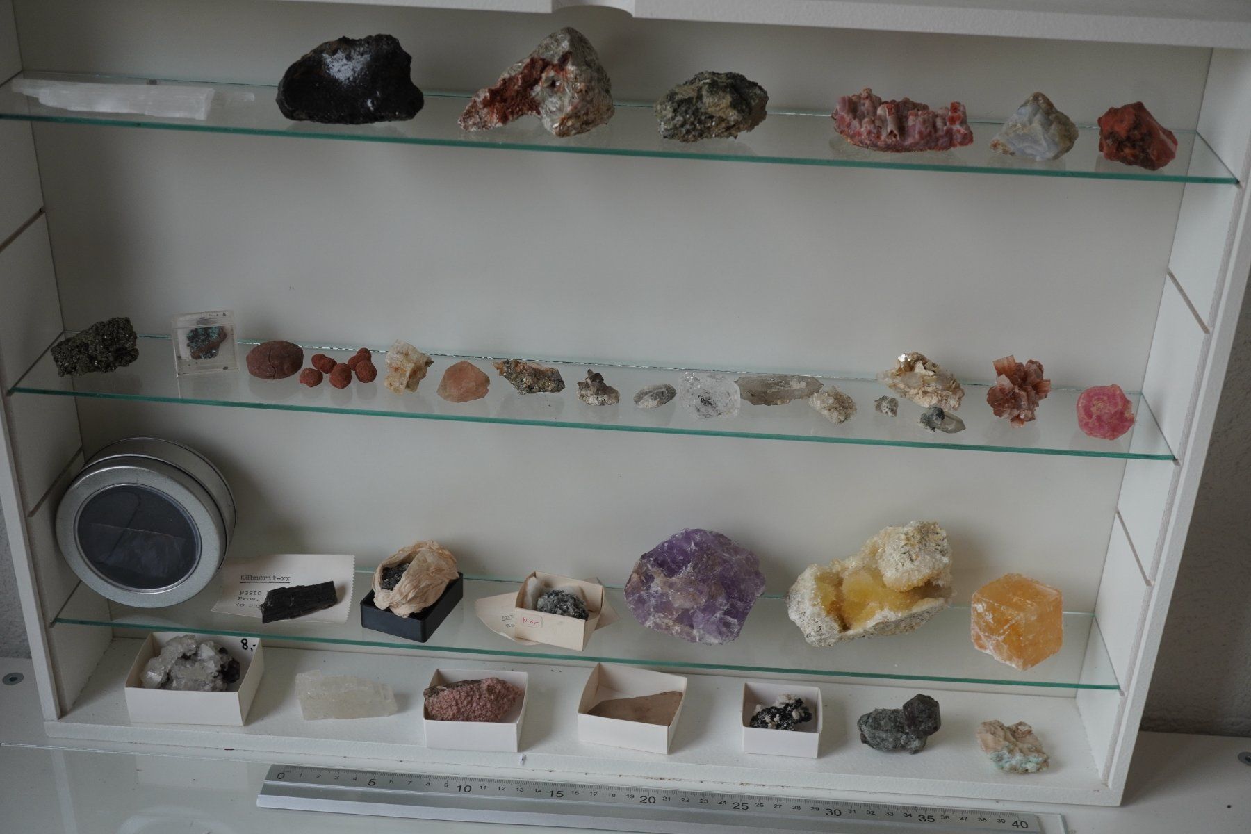Vitrine voller Mineralien-Fossilien - Gemischt (Neu und originalverpackt) in Eschenbach SG für ...